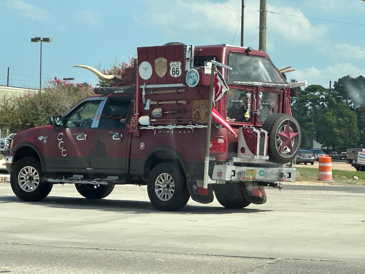 We saw this vehicle the other day and I sent the pictures to my
