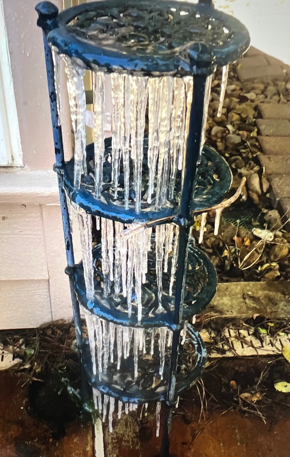 I bet my icecicles are longer than yours