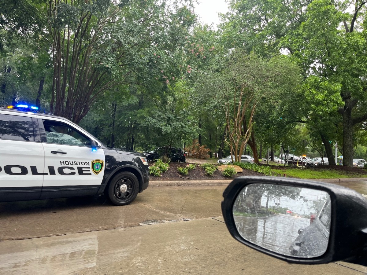 Cars slowly being moved from Kingwood Drive! Pack patience!!