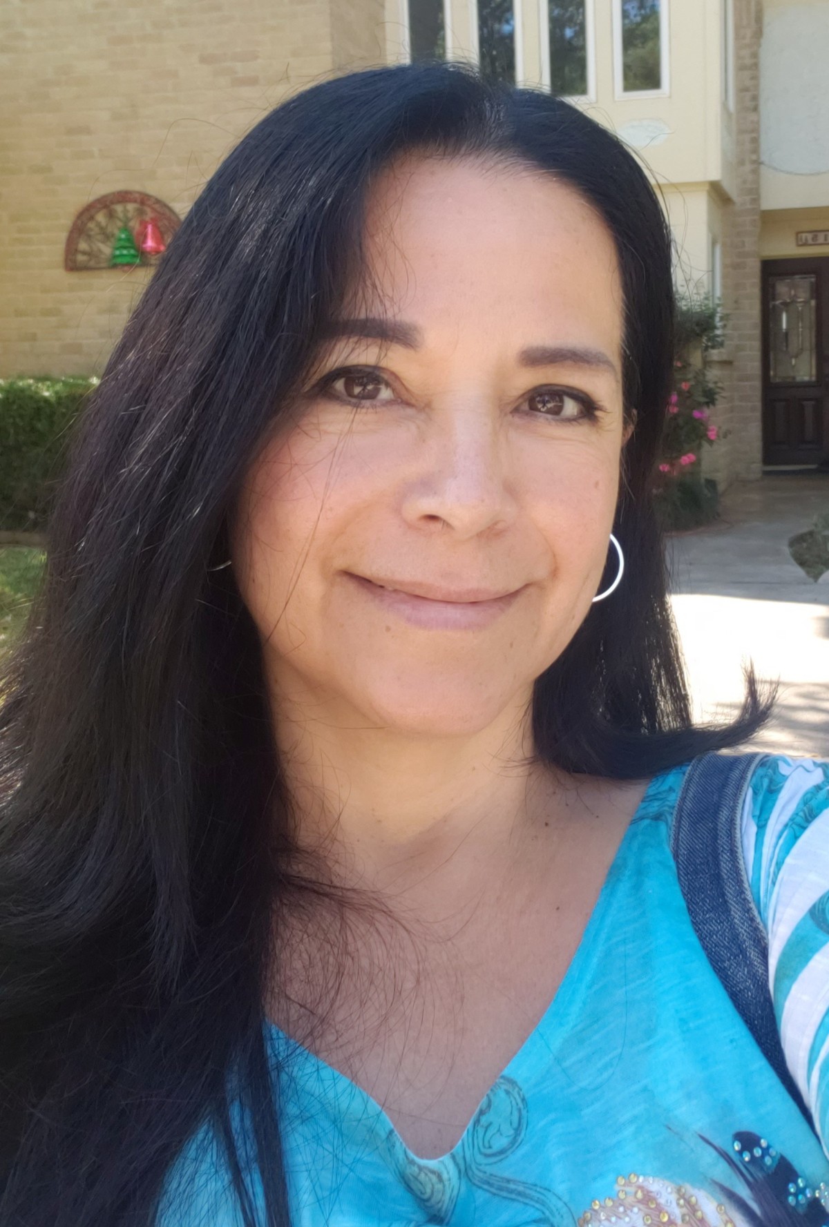 Hello! My name is Felicia. I am hoping to meet some nearby neig